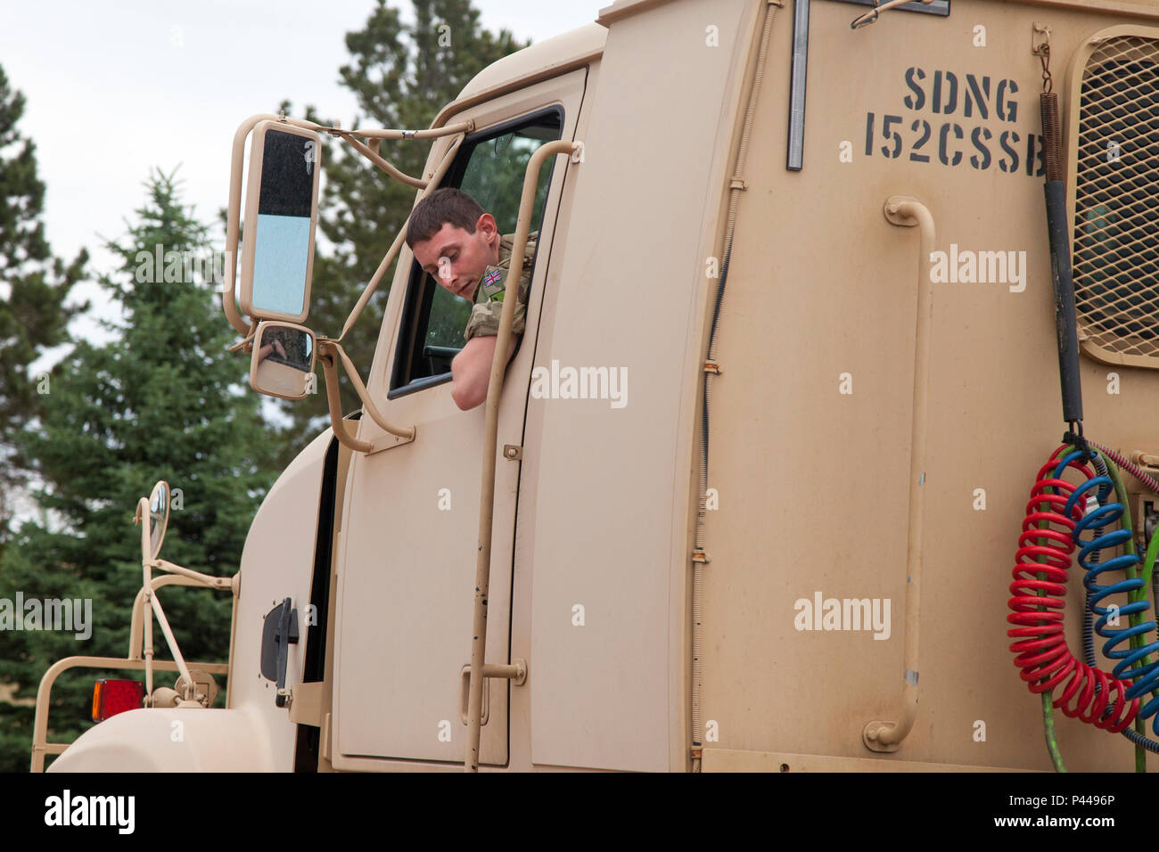 Soldiers with the 154th Scottish Regiment, Royal Logistic Corps ...