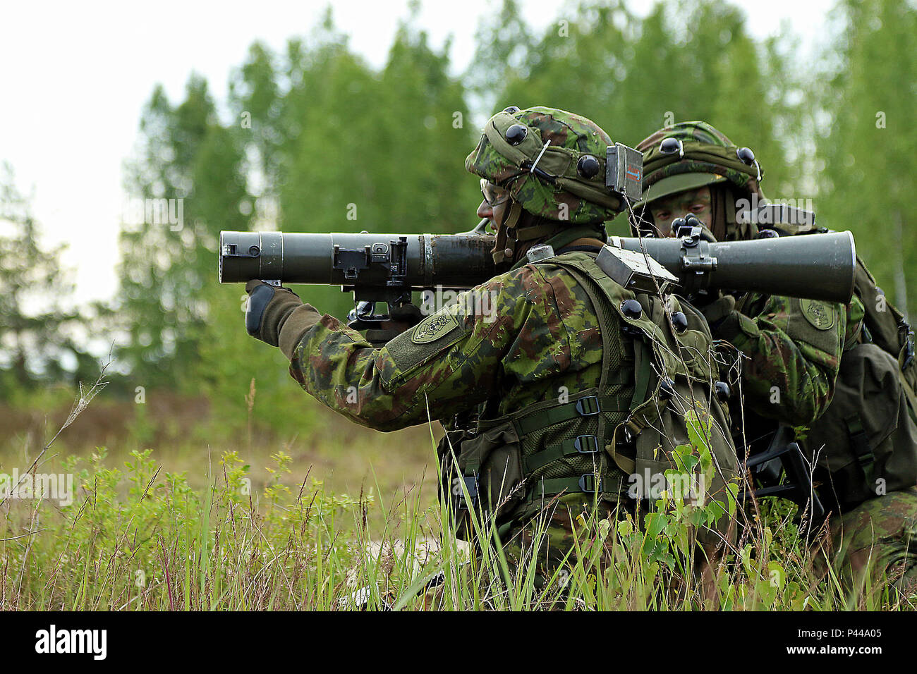 Lithuanian soldiers prepare a Carl Gustav anti-tank recoilless rifle ...
