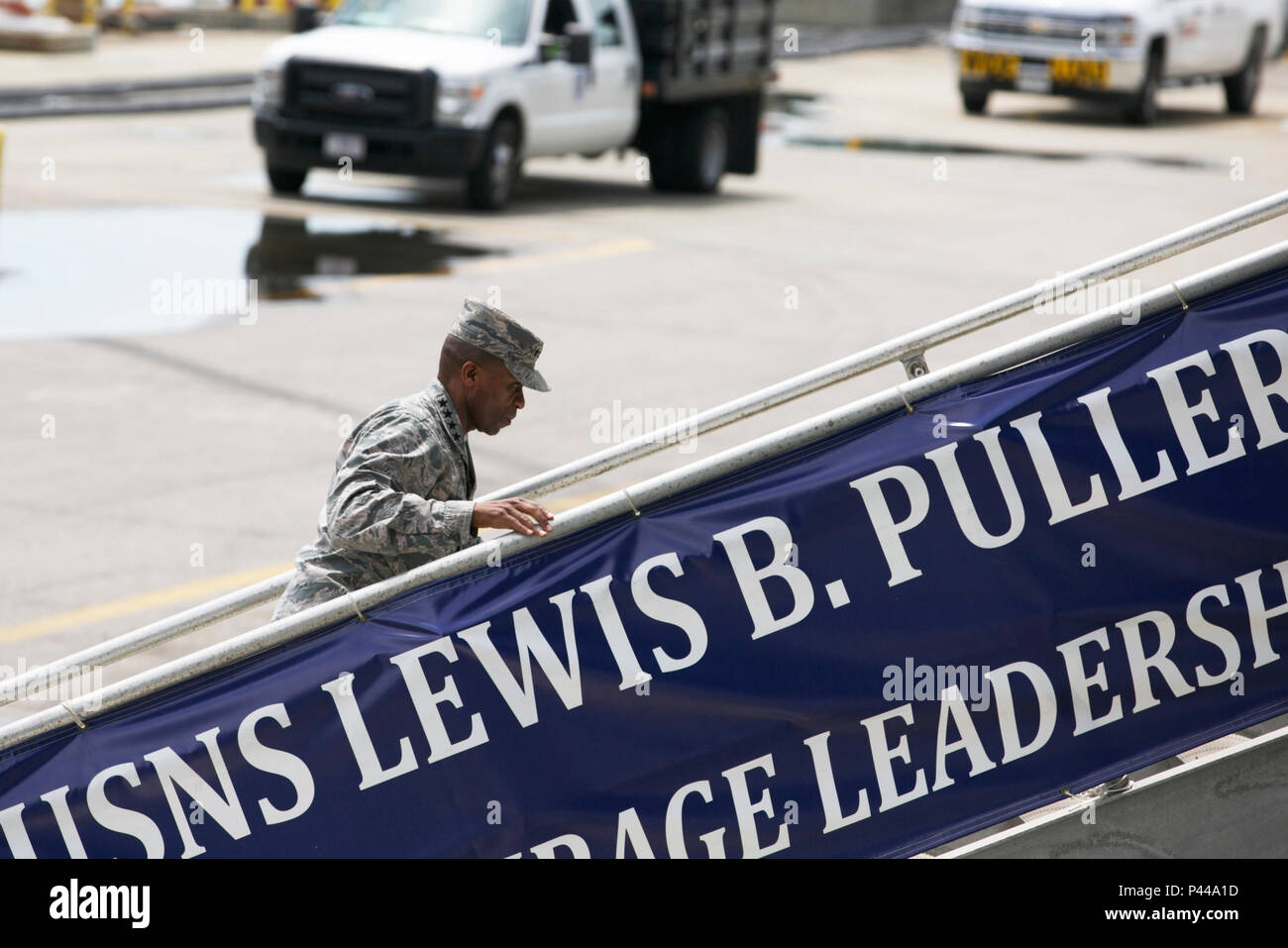 160602-N-CX372-013--NORFOLK, Va. (June 2, 2016) Gen. Darren McDew ...