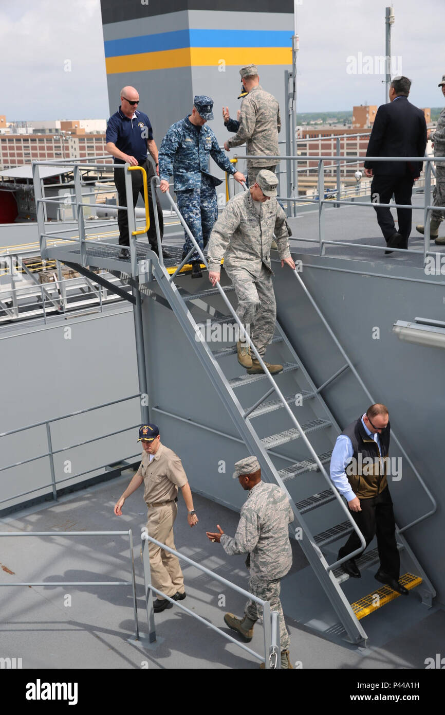 160602-N-CX372-028--NORFOLK, Va. (June 2, 2016) Gen. Darren McDew ...