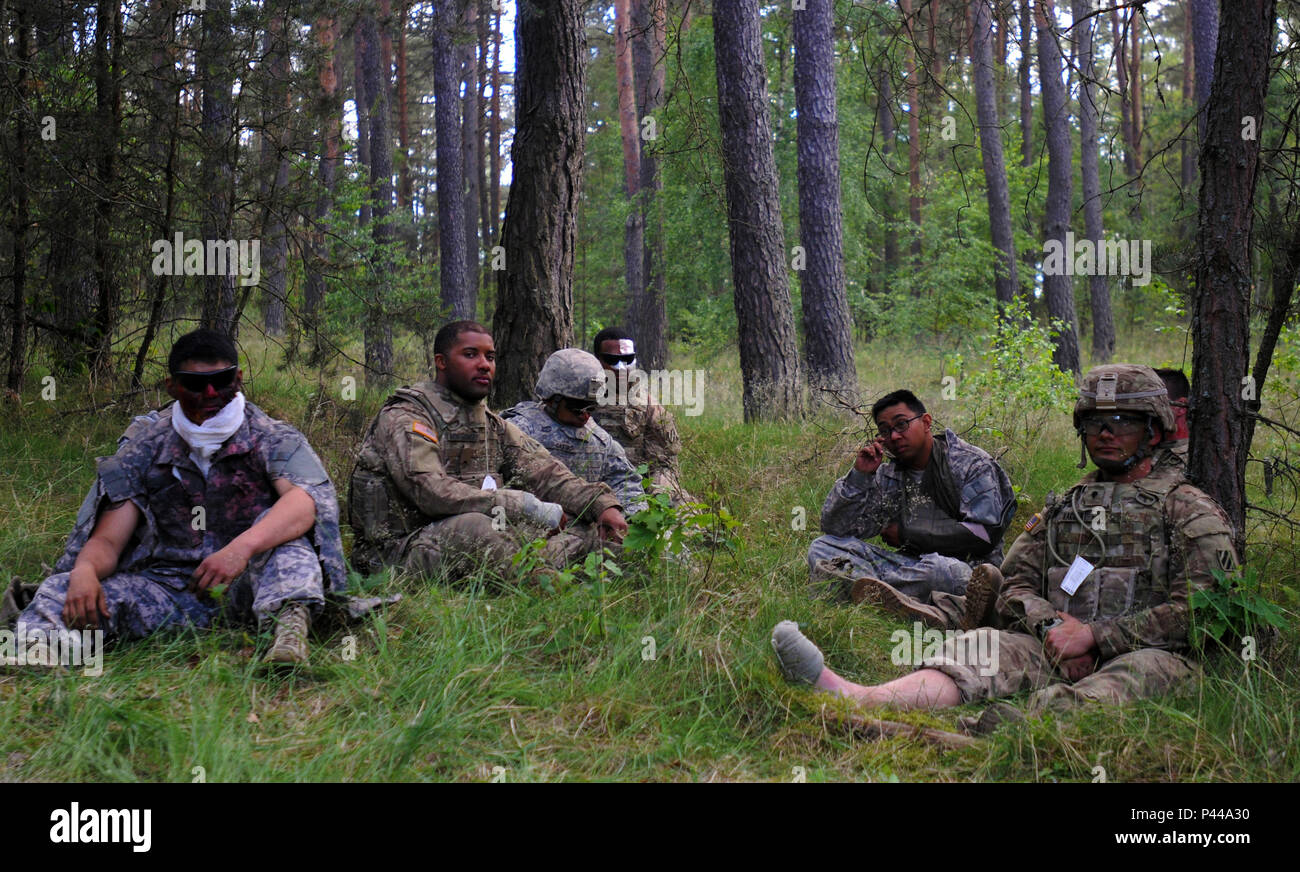 Battlefield triage hi-res stock photography and images - Alamy