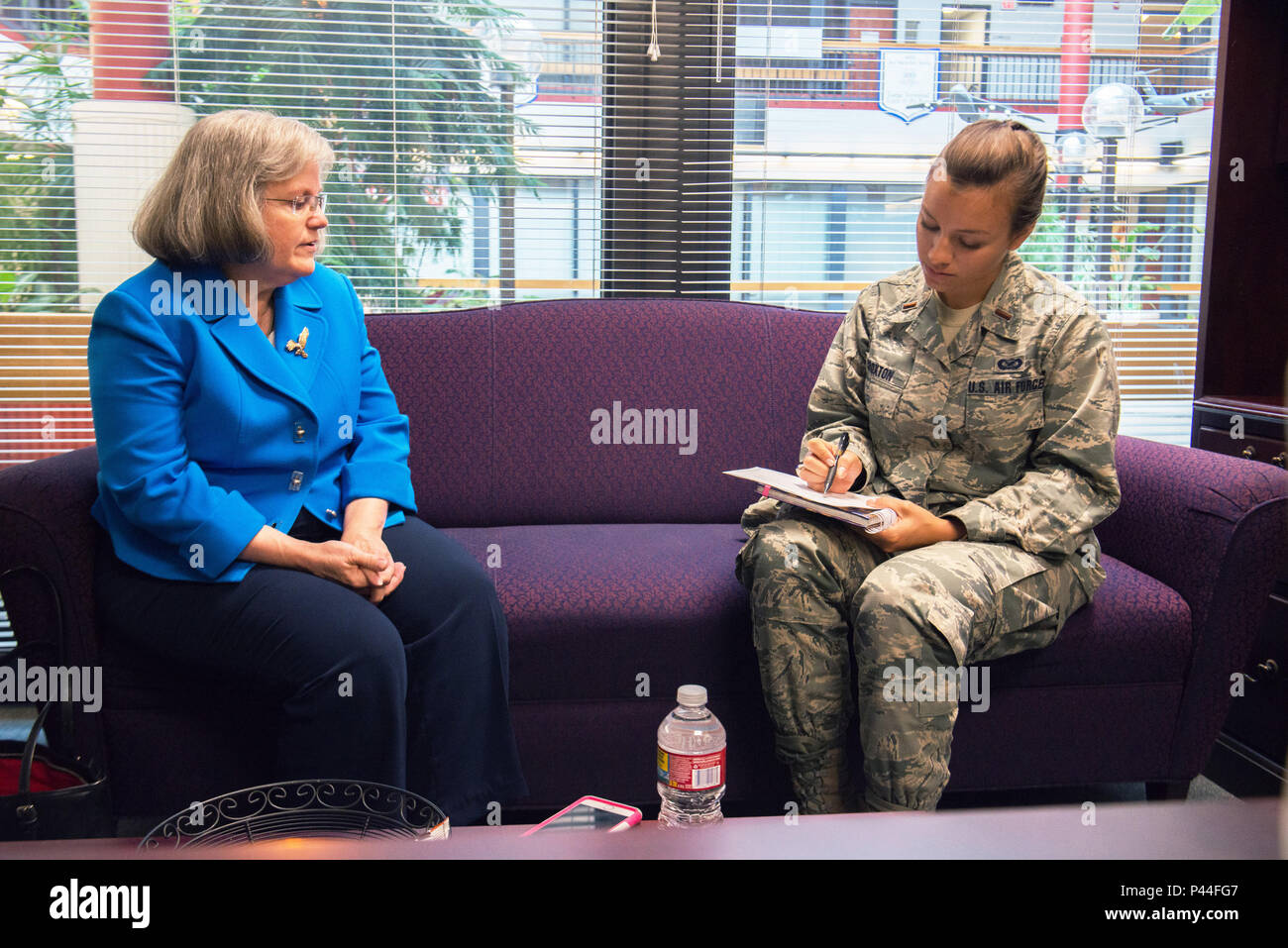 60 amw pa mrs petraeus hi-res stock photography and images - Alamy