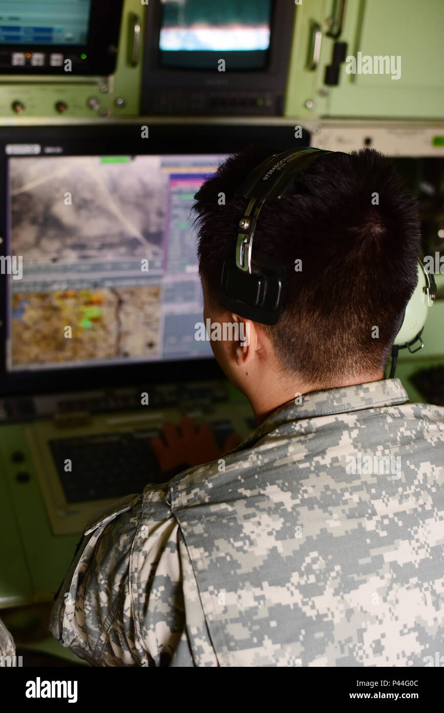 Soldiers in the 227th Brigade Engineer Battalion, Hawaii Army National ...