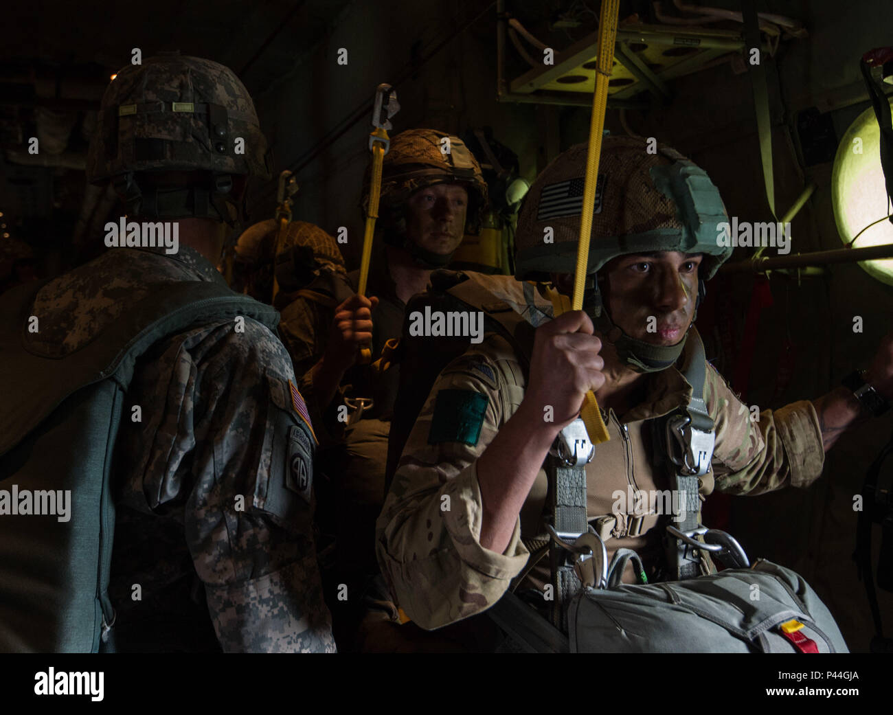 British army parachute regiment paratroopers prepare to conduct a ...
