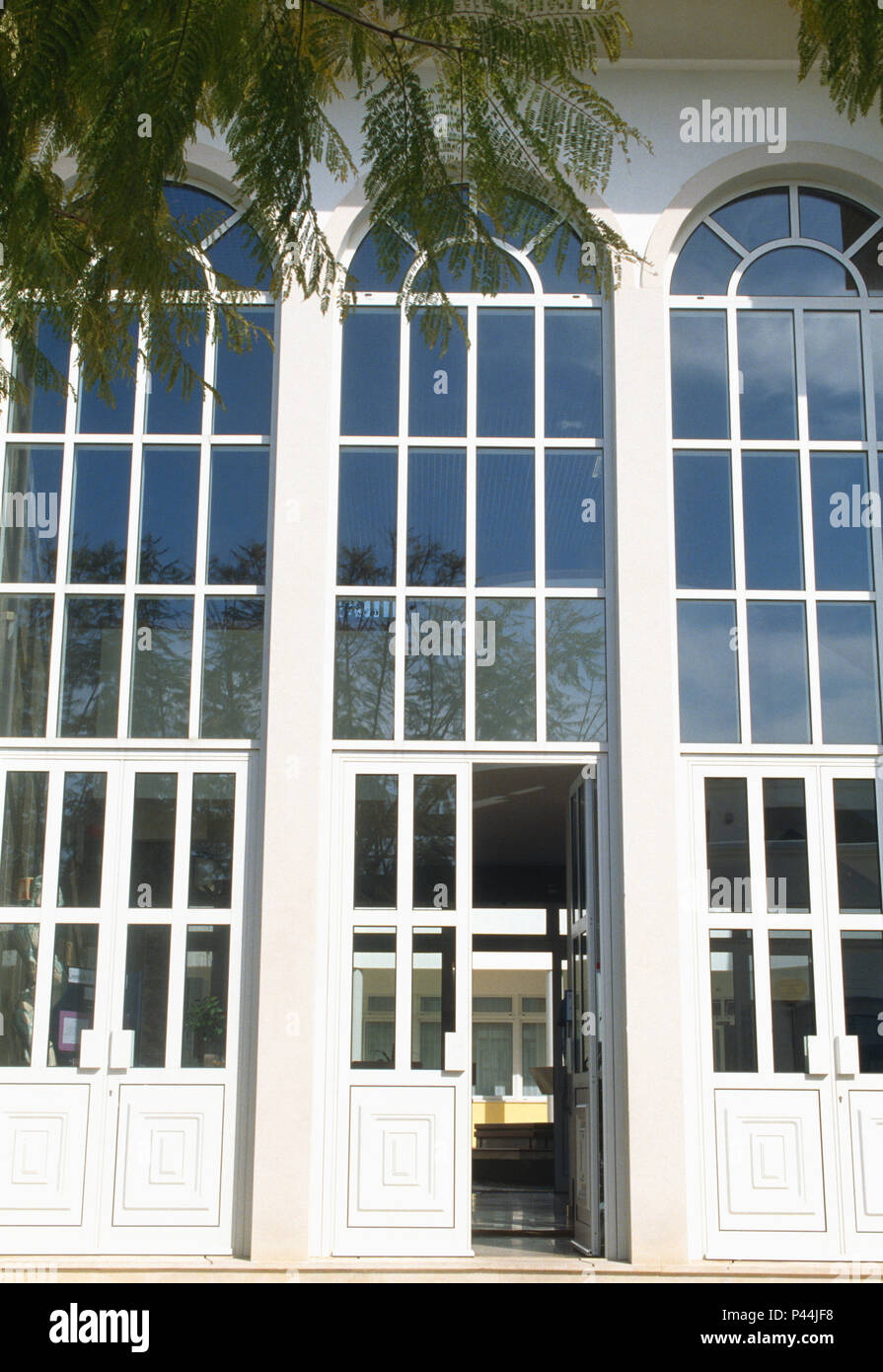 Double arched windows hi-res stock photography and images - Alamy