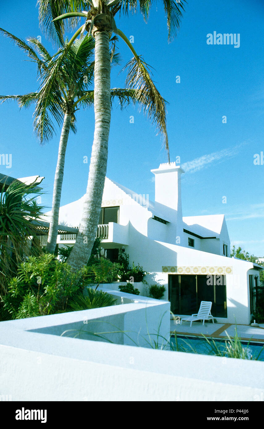 Walled villa hi-res stock photography and images - Alamy