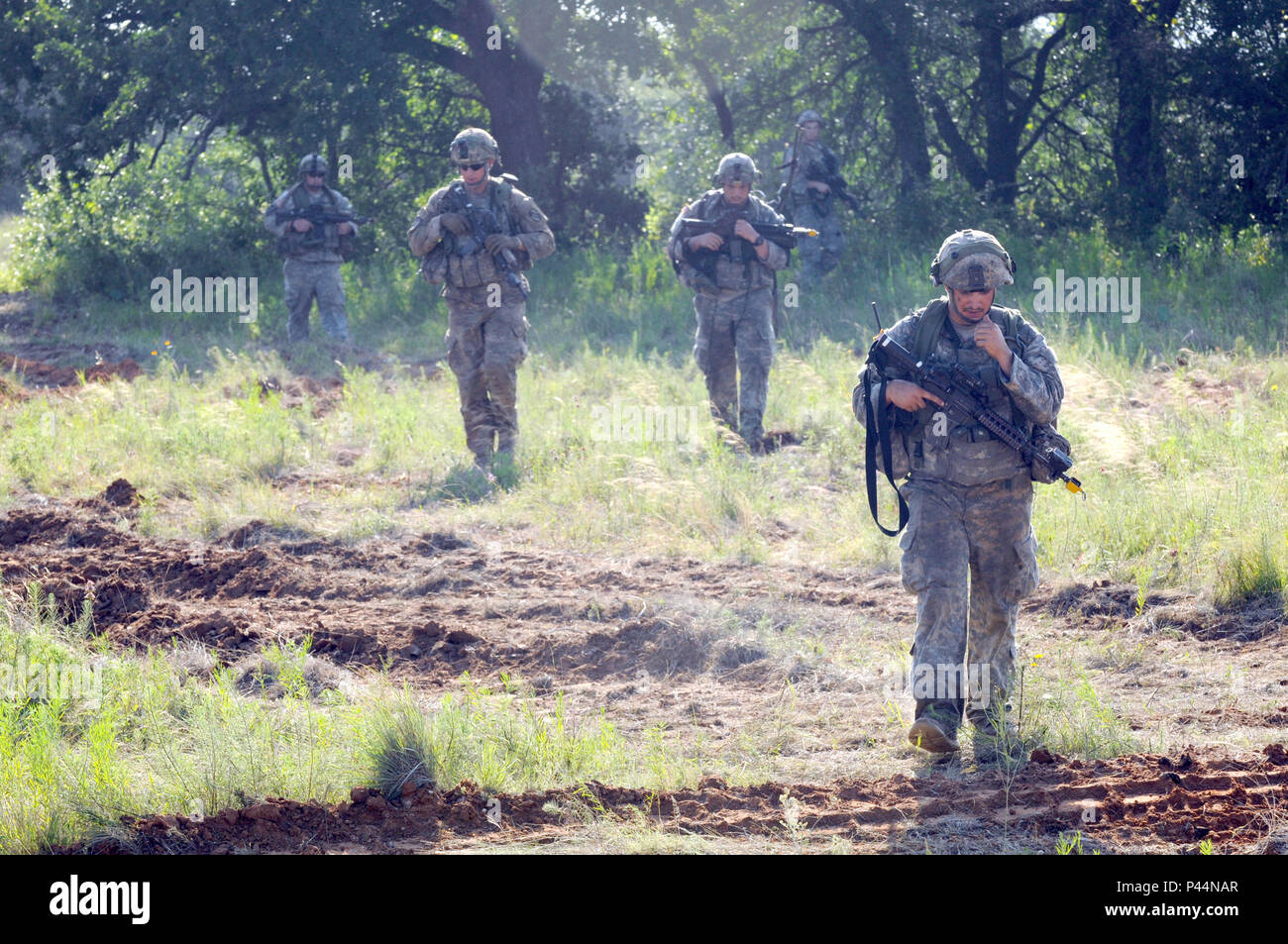 A squad from the 1st Battalion, 155th Infantry Regiment, 155th Armored ...
