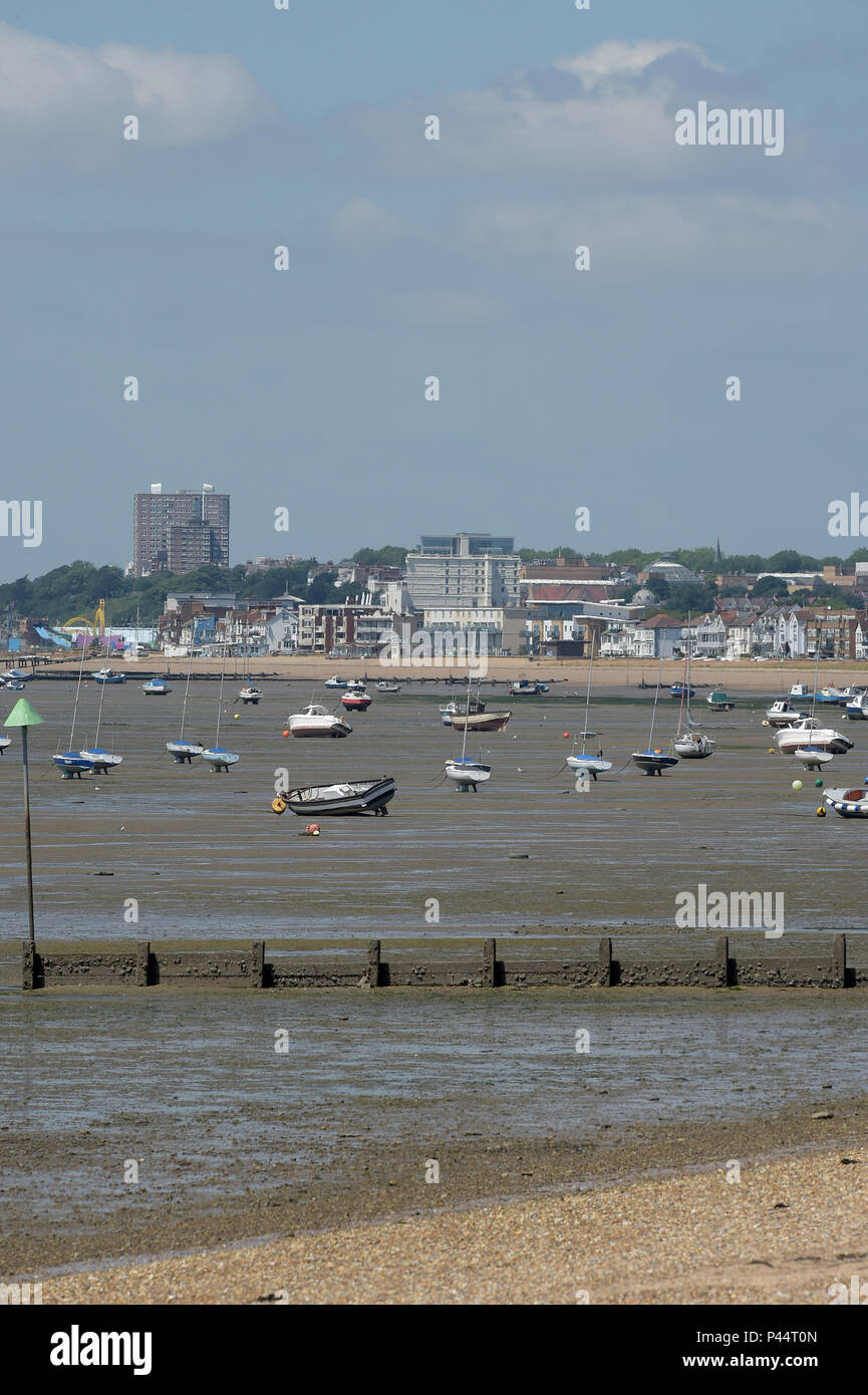 Southend pier beach huts hi-res stock photography and images - Alamy