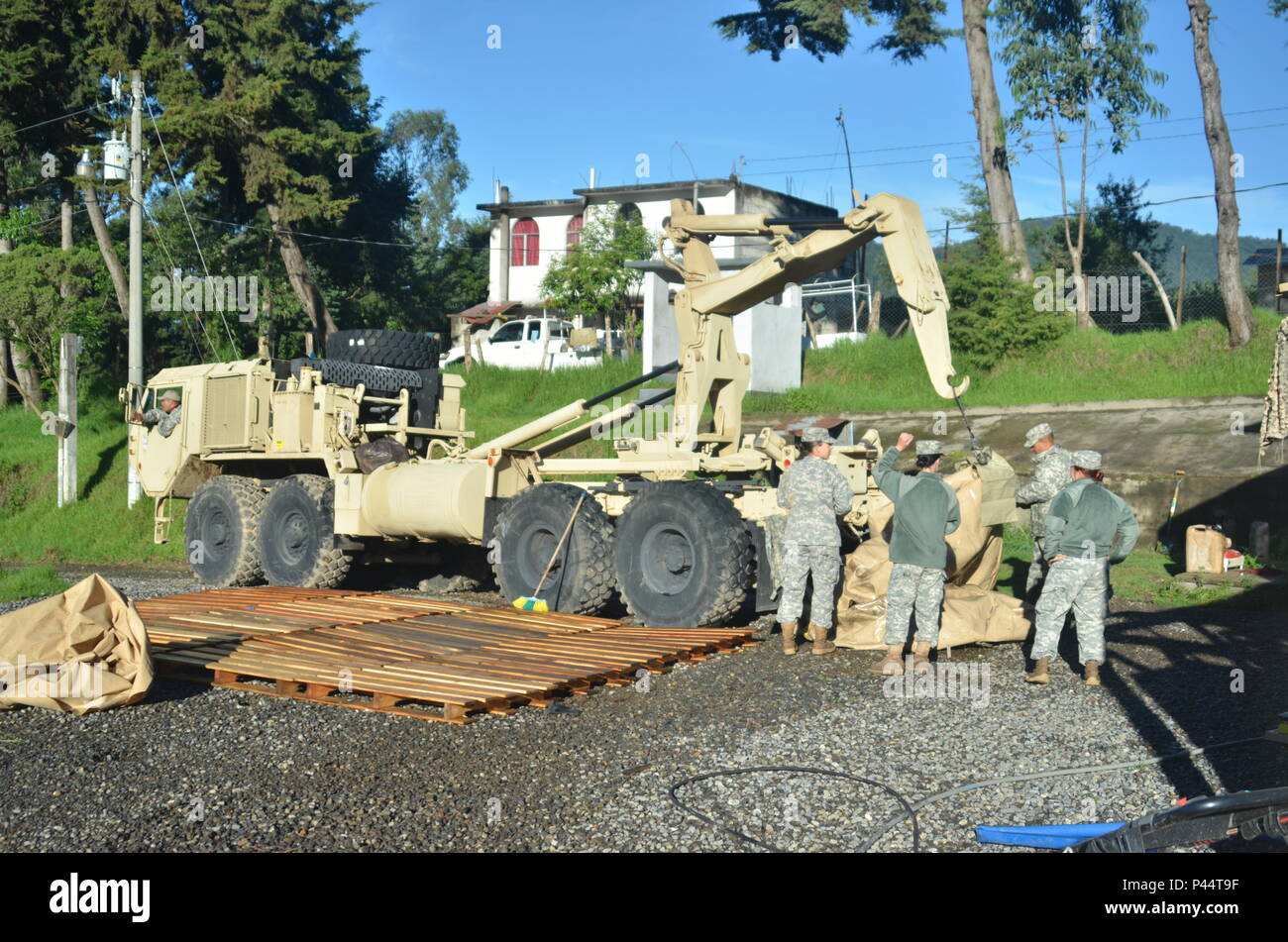 Tactical water purification system twps hi-res stock photography and ...