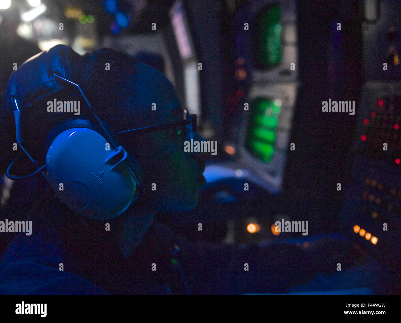 160614-N-QC631-067 SOUTH CHINA SEA (June 14, 2016) – Sonar Technician ...