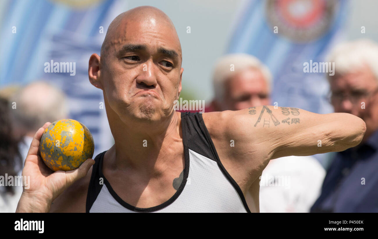 Army veteran Matthew Lammers competes in shot put during the 2016 ...