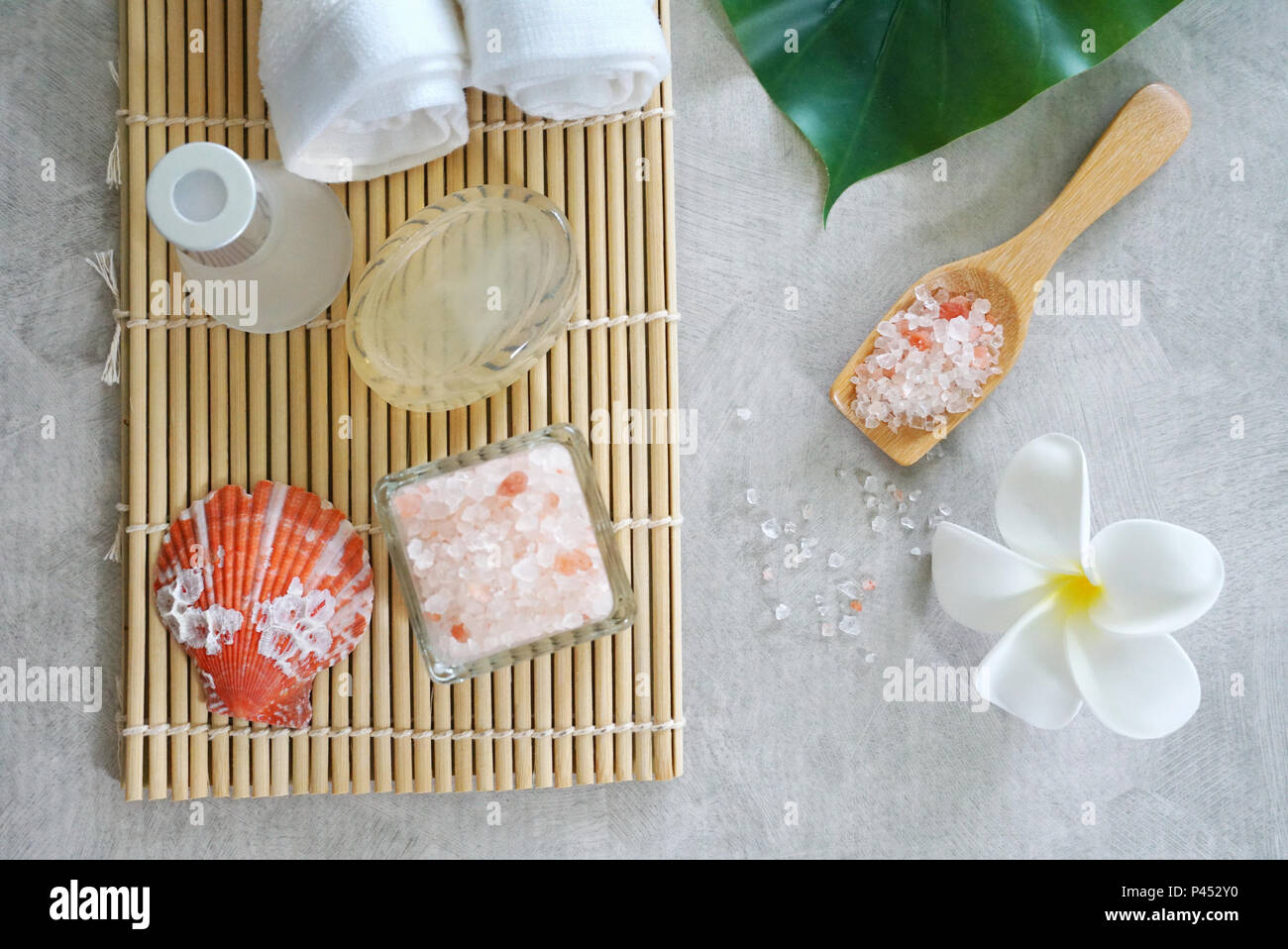 Himalayan salt decorate with spa set Stock Photo - Alamy
