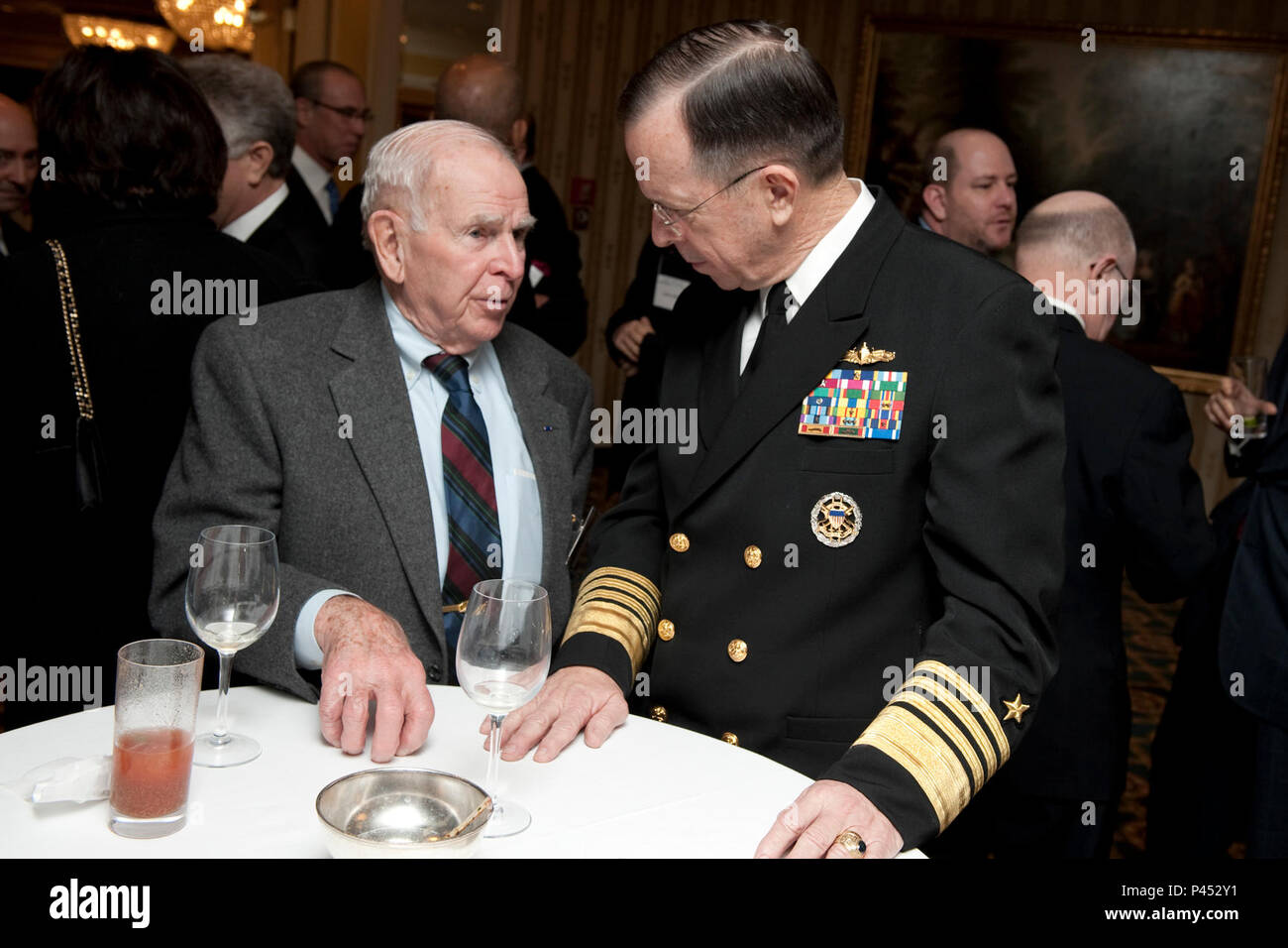 Gen john w vessey hi-res stock photography and images - Alamy