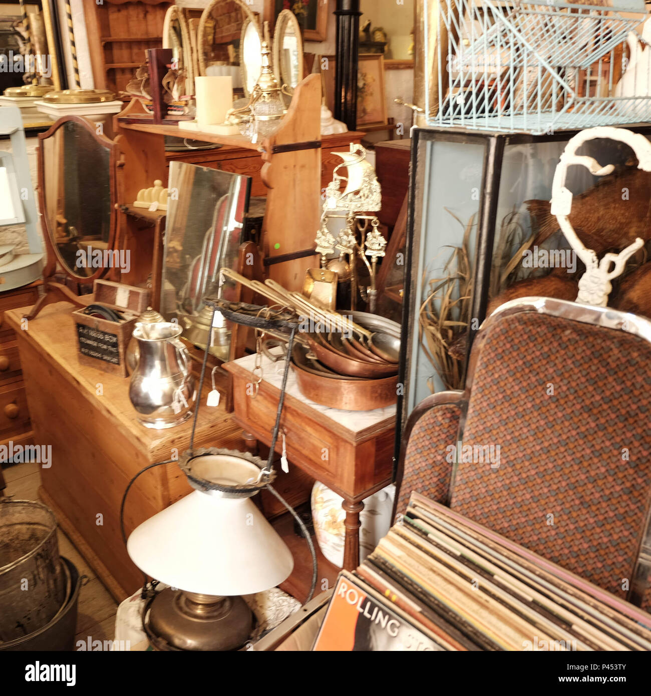 antique and junk shop Stock Photo - Alamy