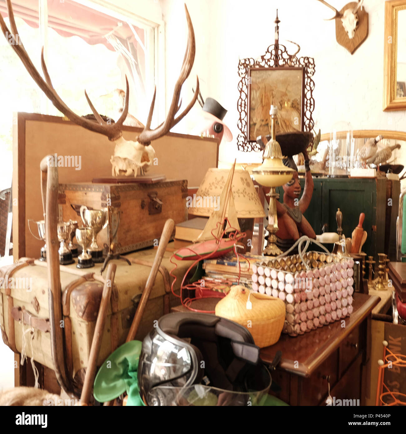 antique and junk shop Stock Photo - Alamy