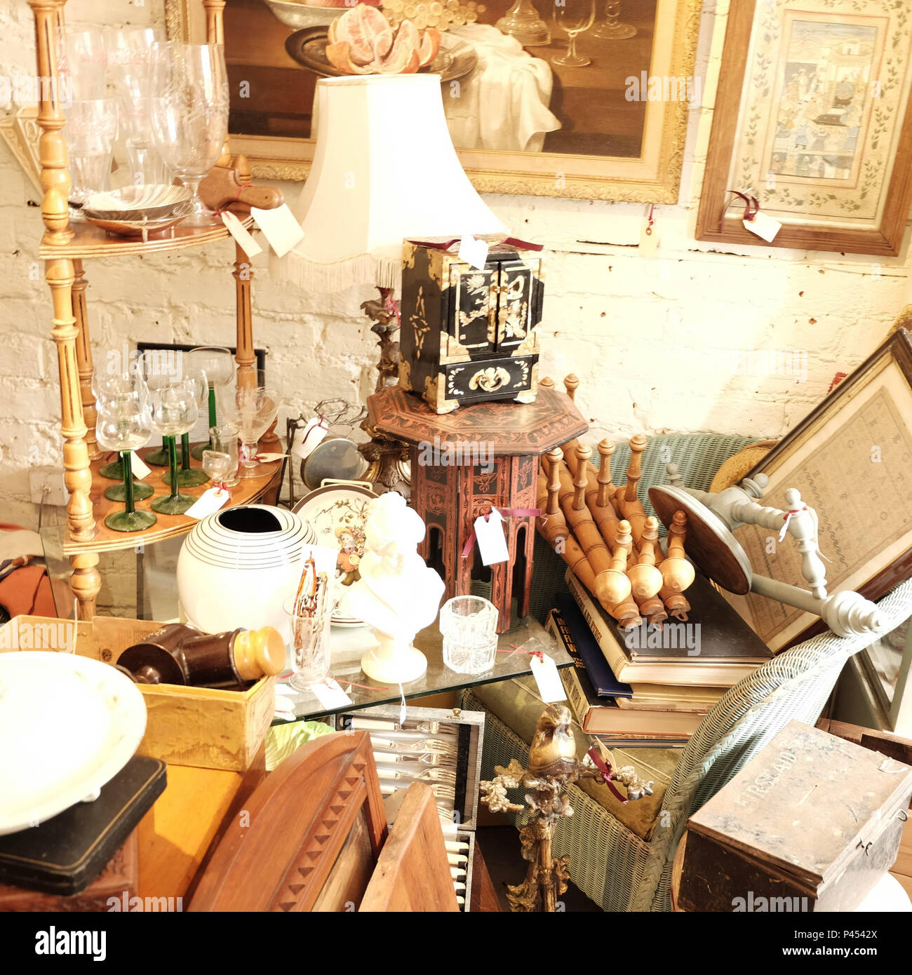 antique and junk shop Stock Photo - Alamy