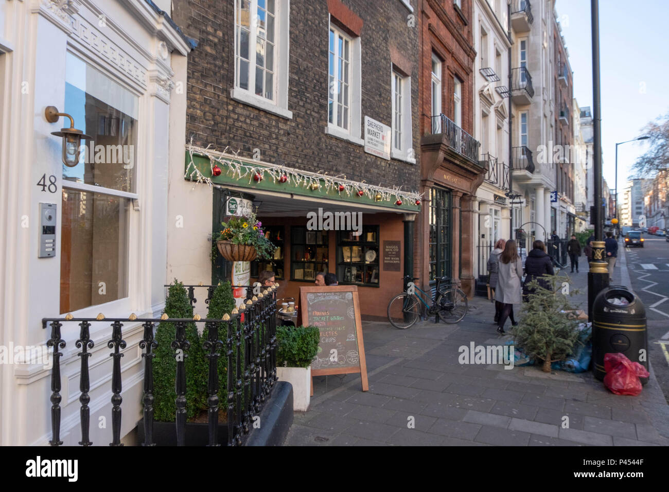 Mayfair alley hi-res stock photography and images - Alamy