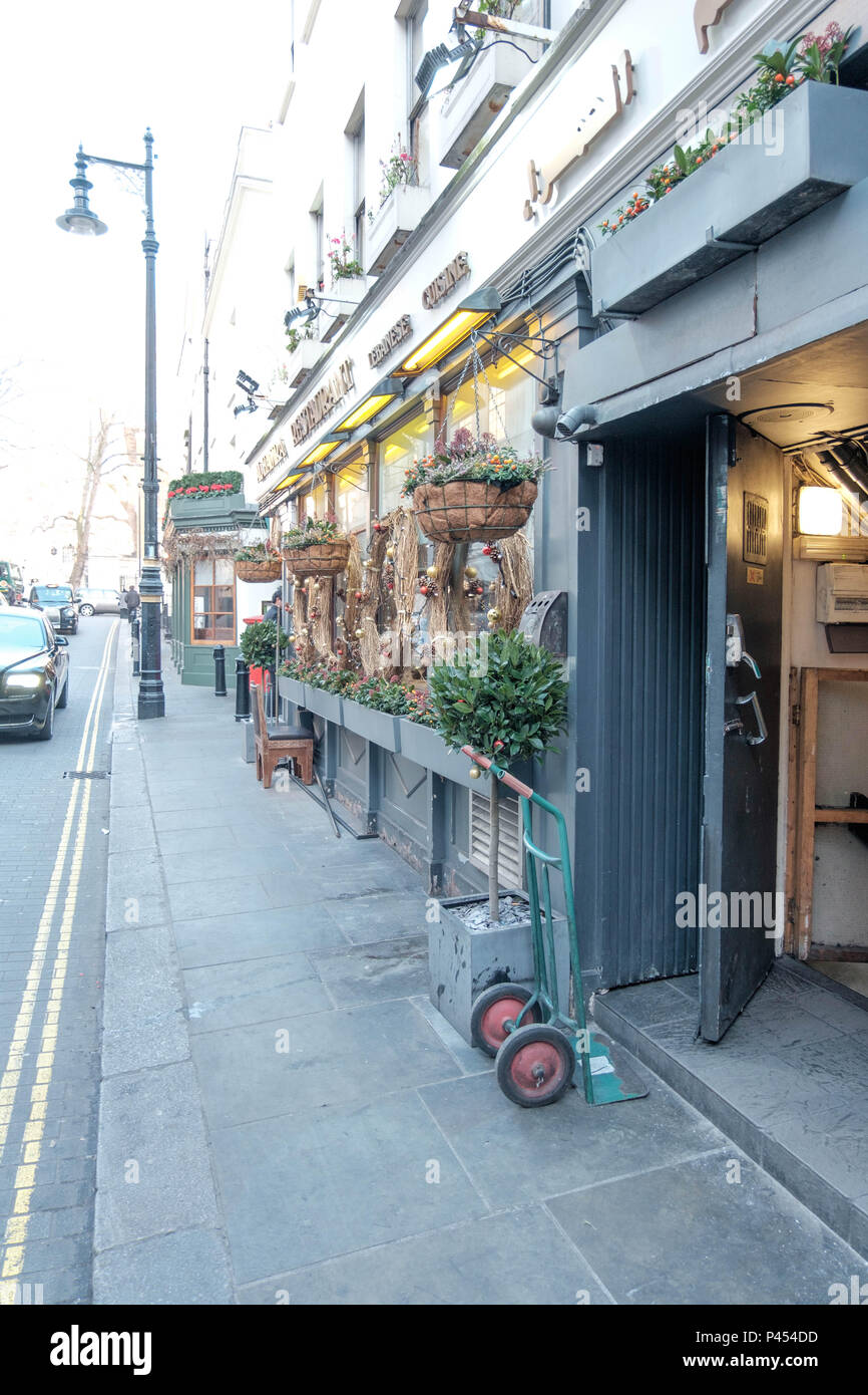 Mayfair alley hi-res stock photography and images - Alamy