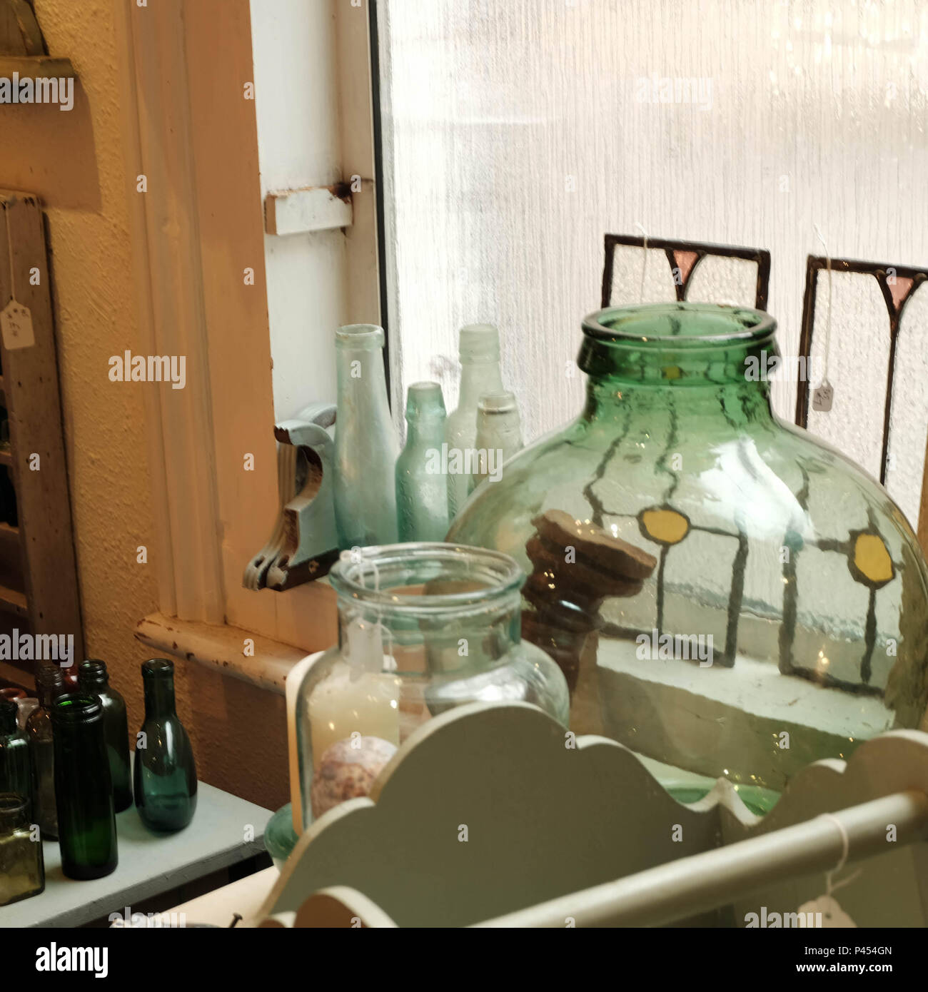 antique and junk shop Stock Photo - Alamy