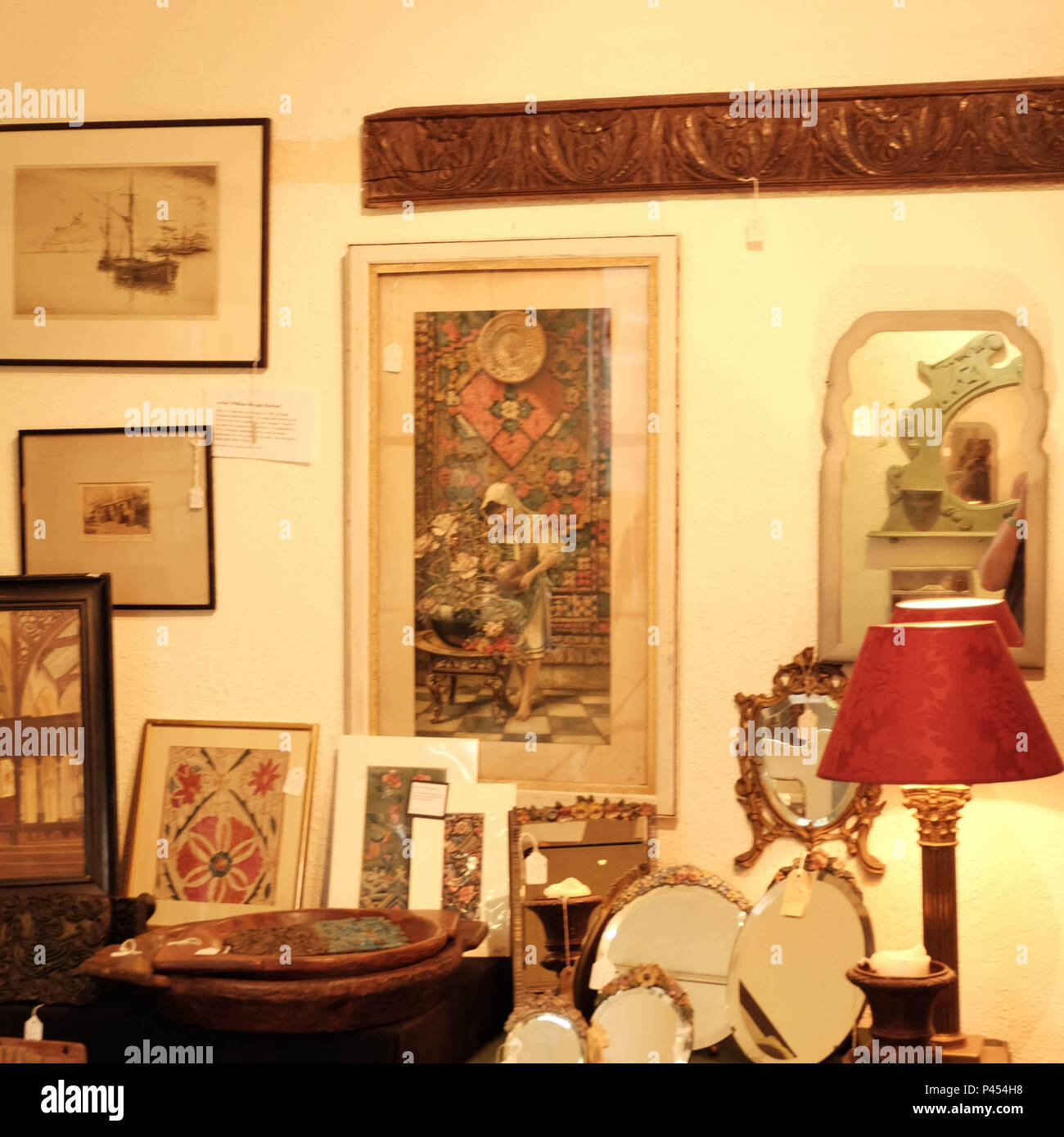 antique and junk shop Stock Photo - Alamy