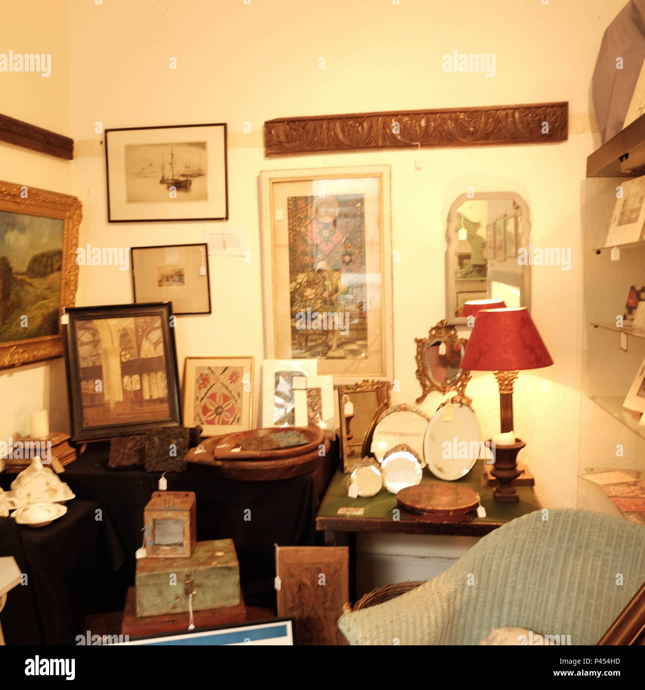 antique and junk shop Stock Photo - Alamy