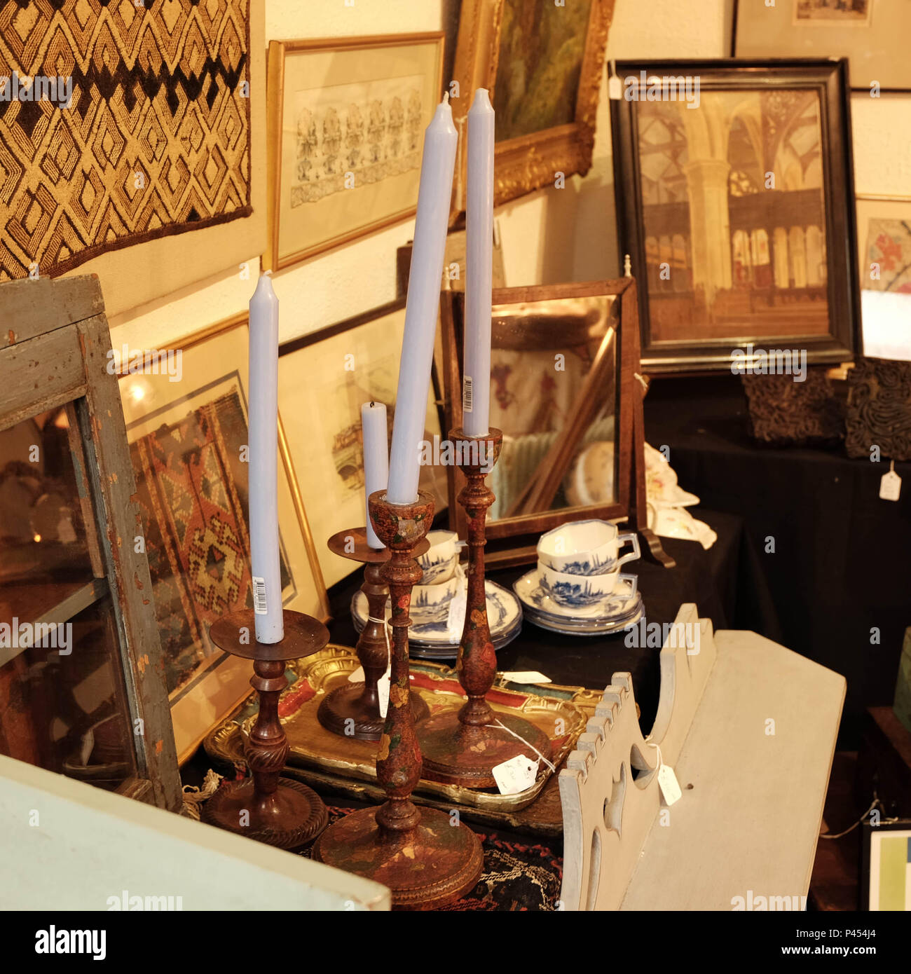 antique and junk shop Stock Photo - Alamy