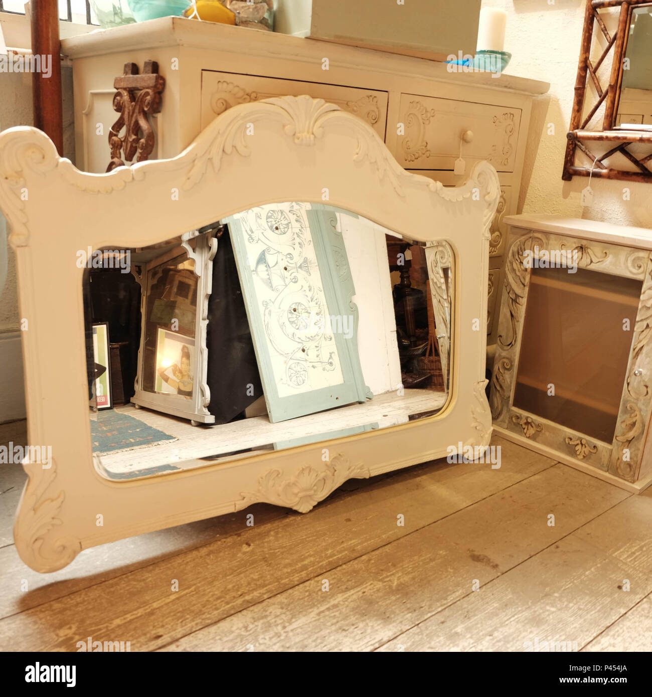 antique and junk shop Stock Photo - Alamy