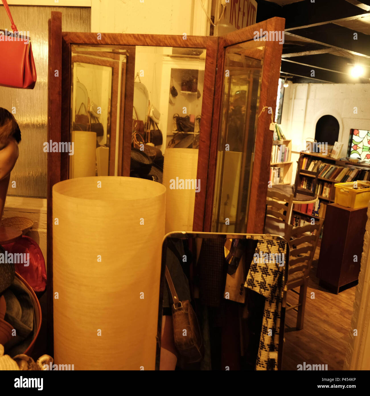 antique and junk shop Stock Photo - Alamy