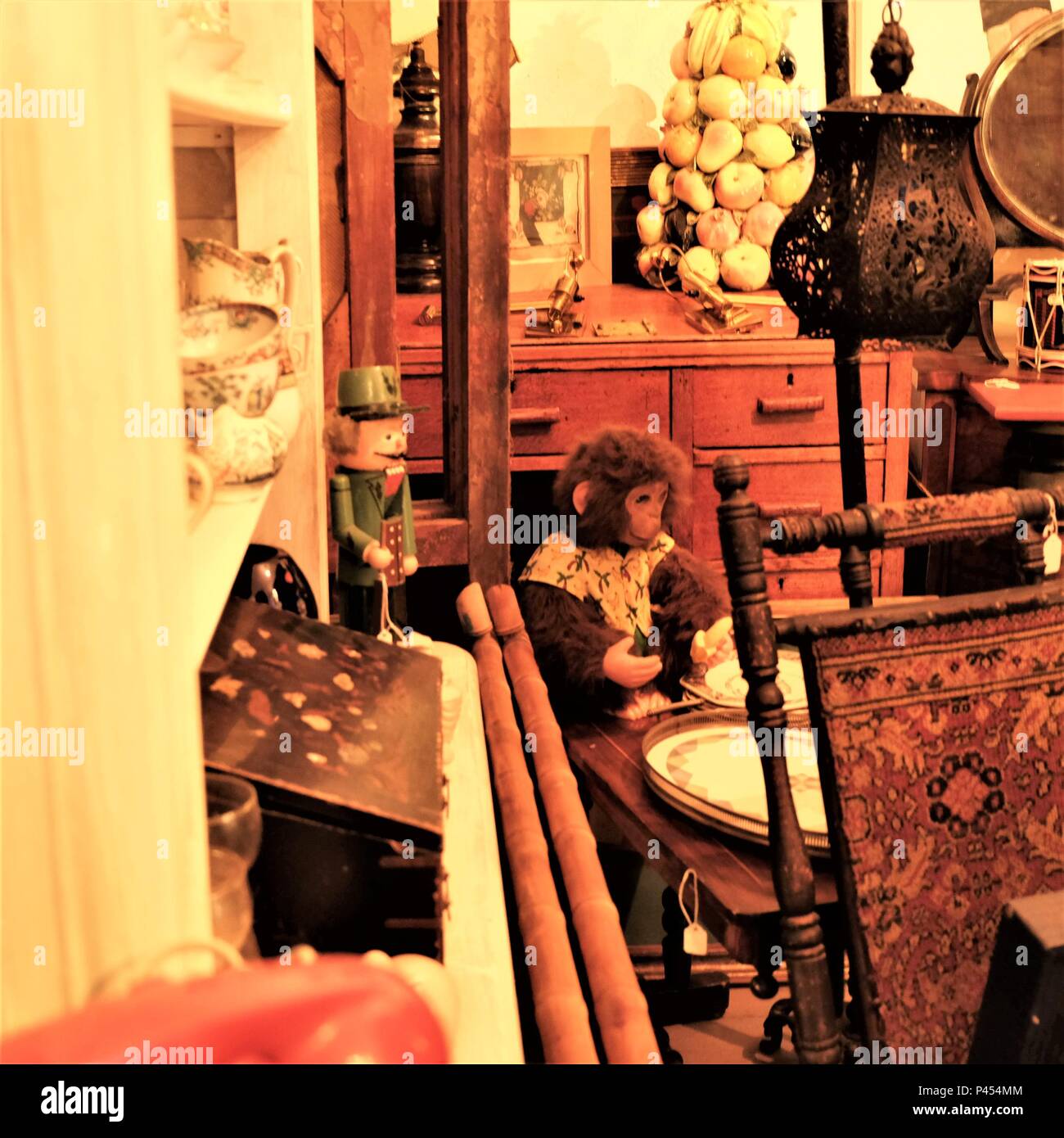 antique and junk shop Stock Photo - Alamy