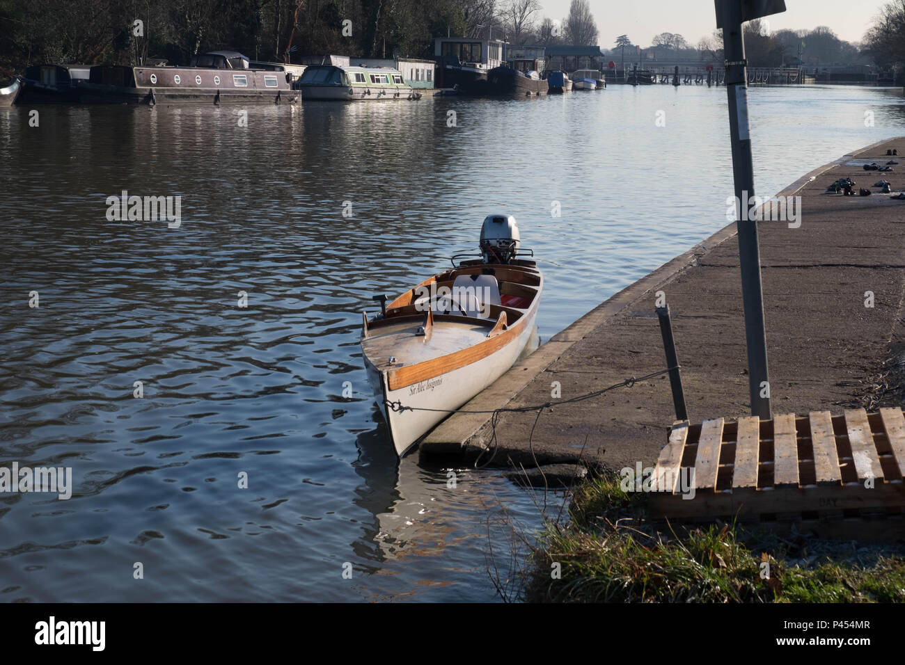 molesey lock and tow path Stock Photo - Alamy