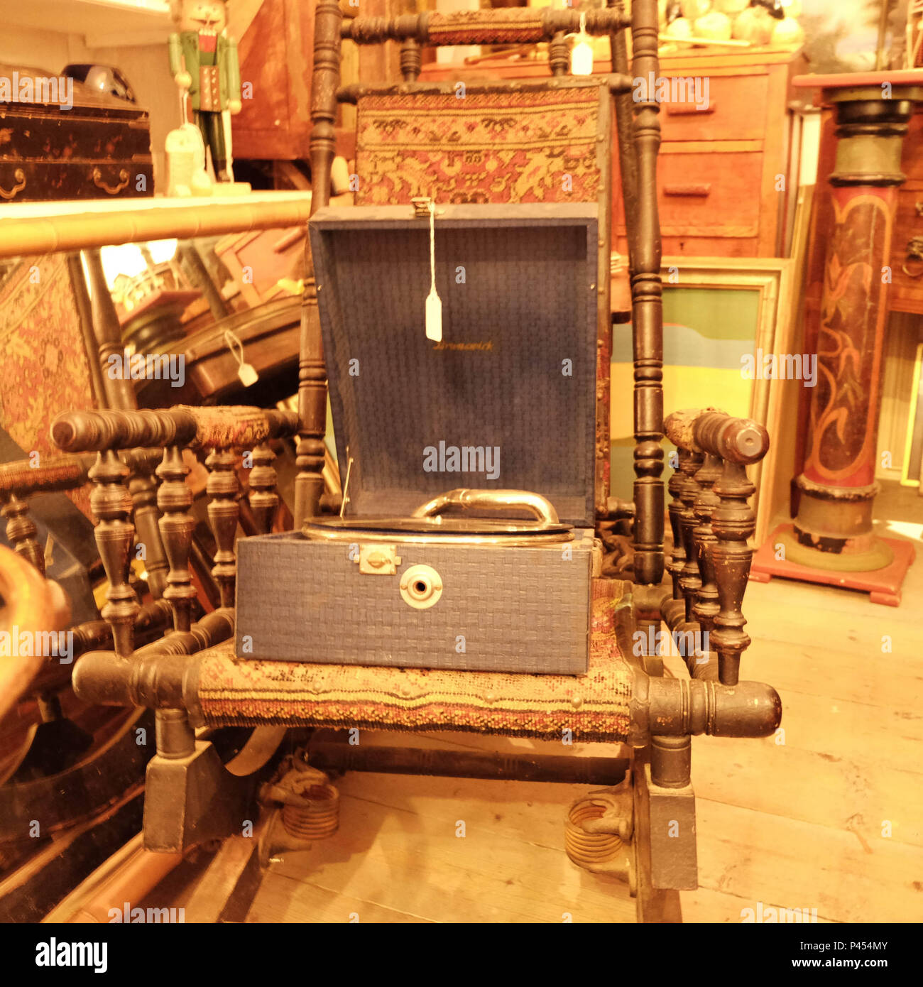 antique and junk shop Stock Photo - Alamy