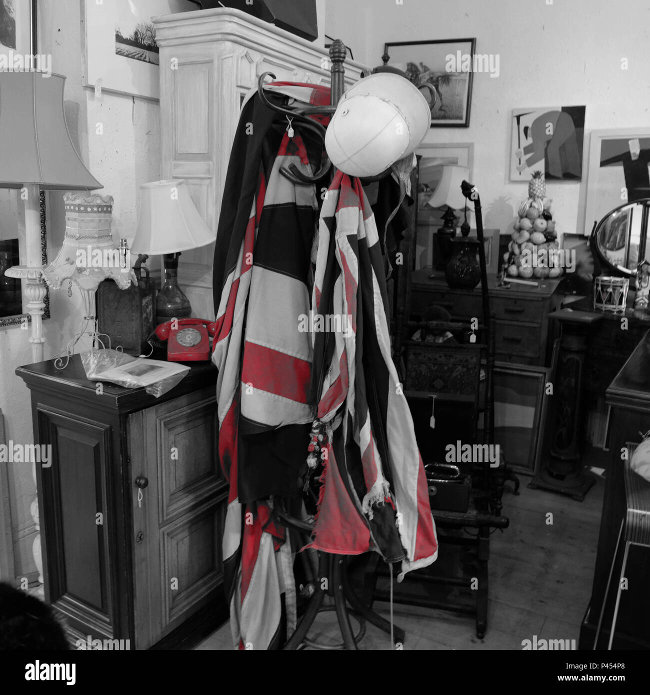 antique and junk shop Stock Photo - Alamy