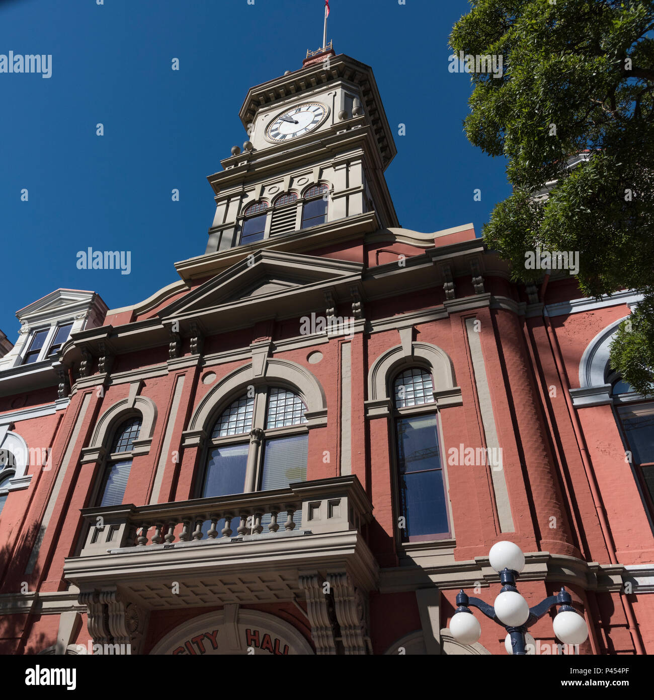 Victoria city hall canada hi-res stock photography and images - Alamy