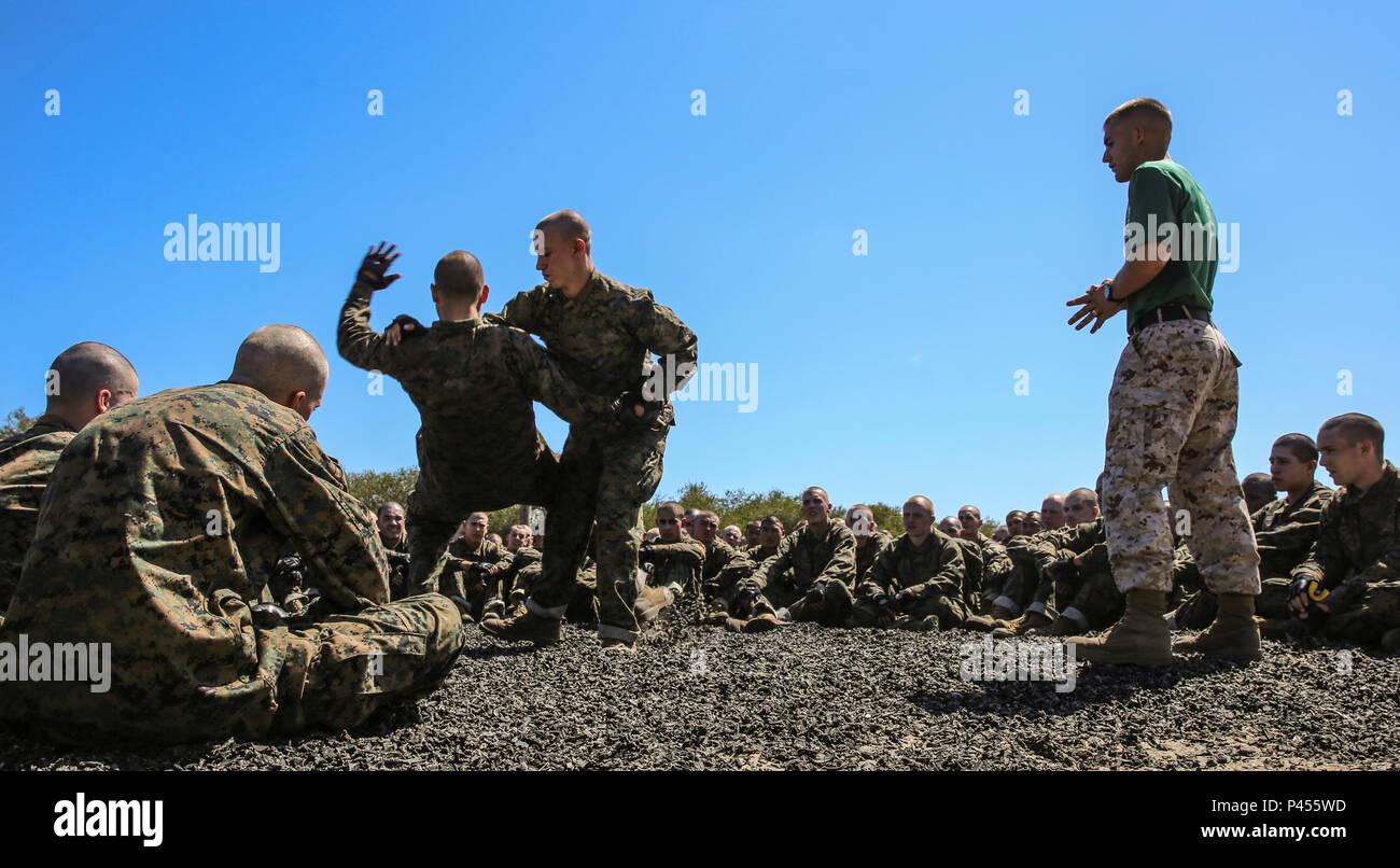 Takedown techniques hi-res stock photography and images - Alamy