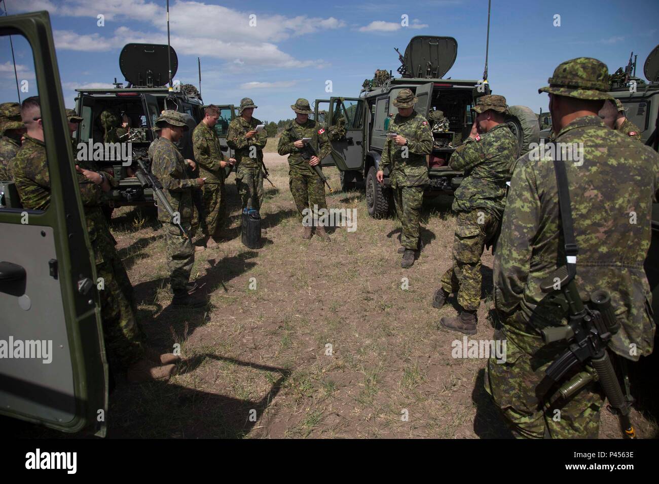 Canadian Soldiers with the King’s Own Calgary Regiment, Canadian Army ...