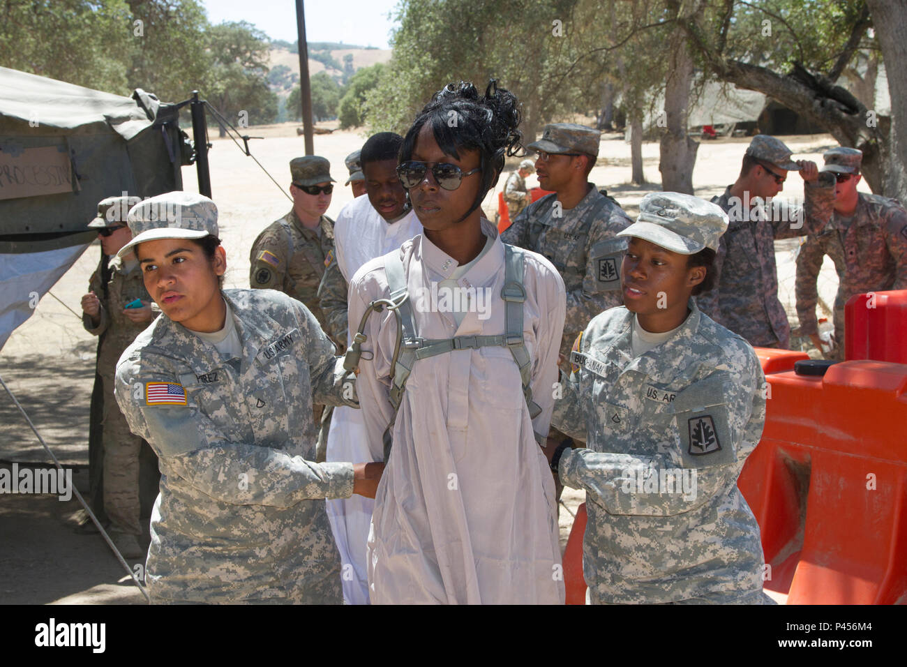 367th military police company hi-res stock photography and images - Alamy
