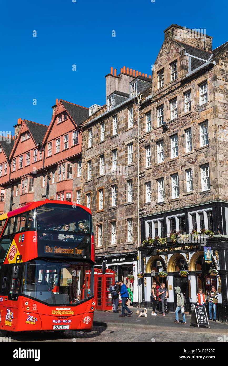 Great Britain, Scotland, Edinburgh, Shops on The Royal Mile Stock Photo ...