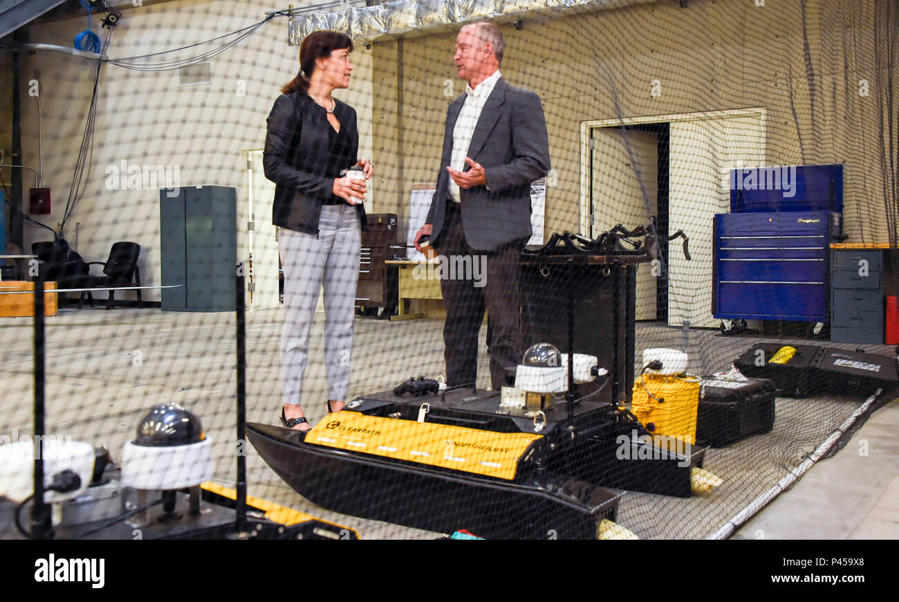 Honorable janine davidson hi-res stock photography and images - Alamy