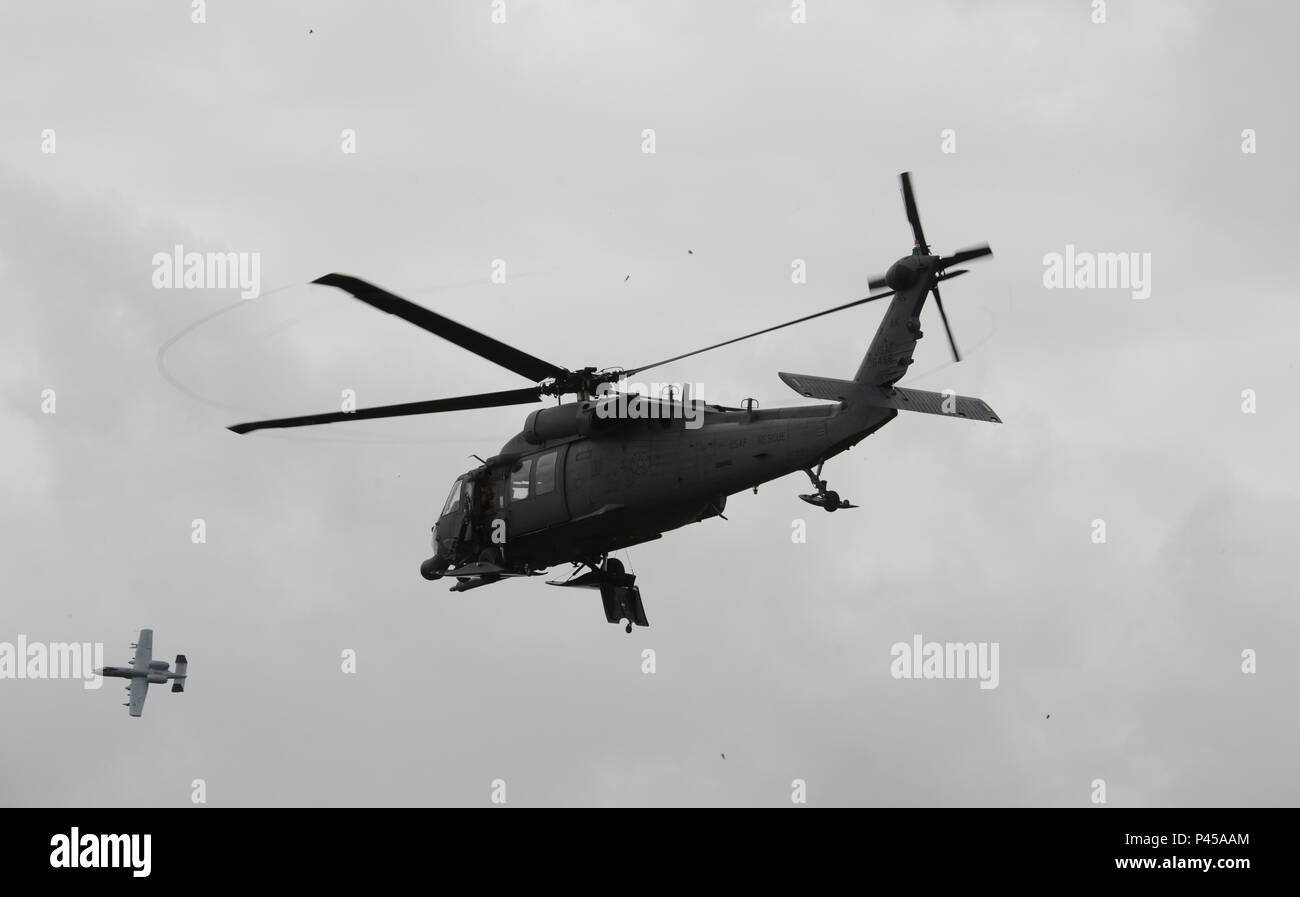 An Alaska National Guard HH-60 Pave Hawk helicopter from the 210th ...