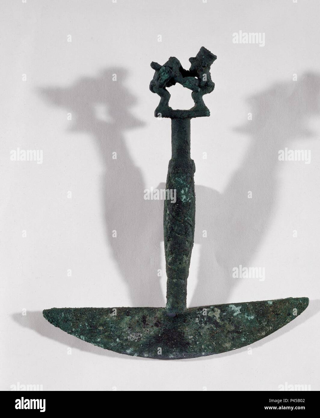 TUMI DE COBRE ESTILO VICUS PREHISPANICO. Location: MUSEO DEL ORO COL ...