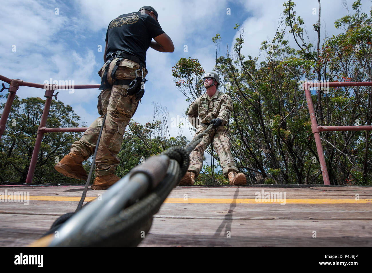 U s army soldier prepares rappel hi-res stock photography and images ...