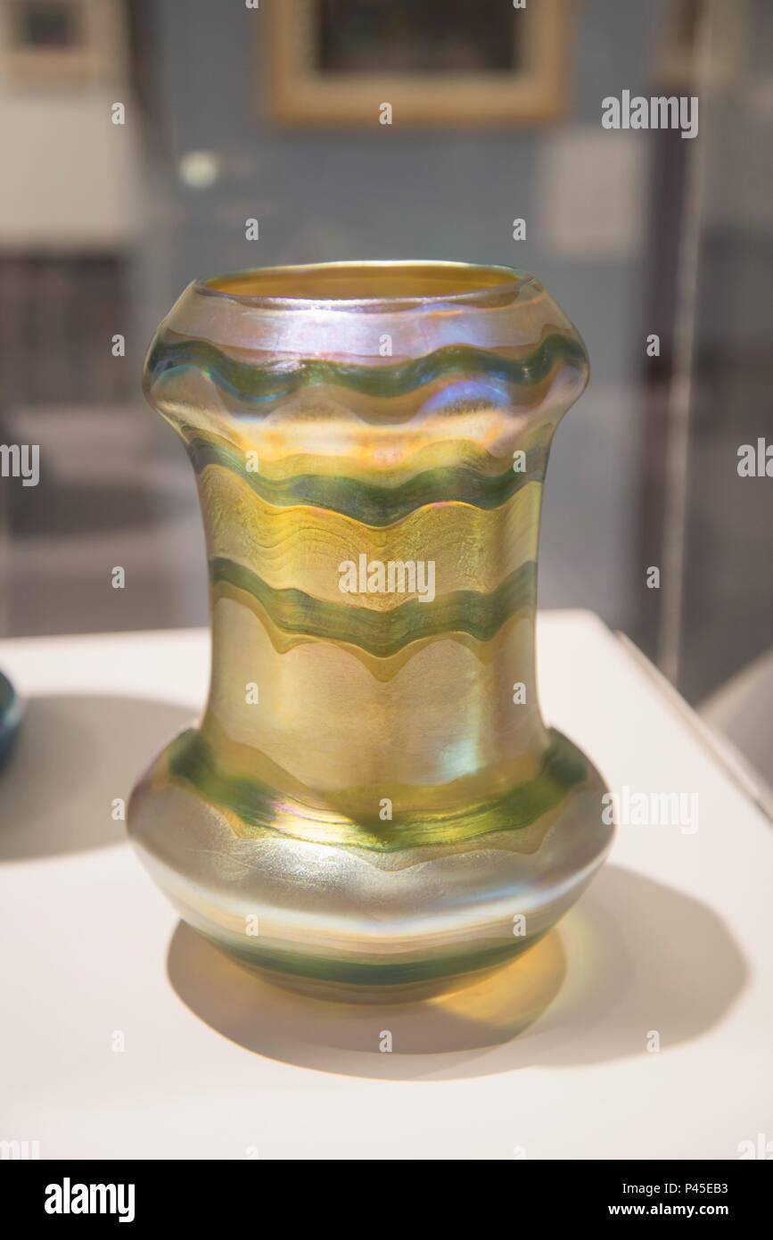 Louis comfort tiffany favrile vase hi-res stock photography and images ...