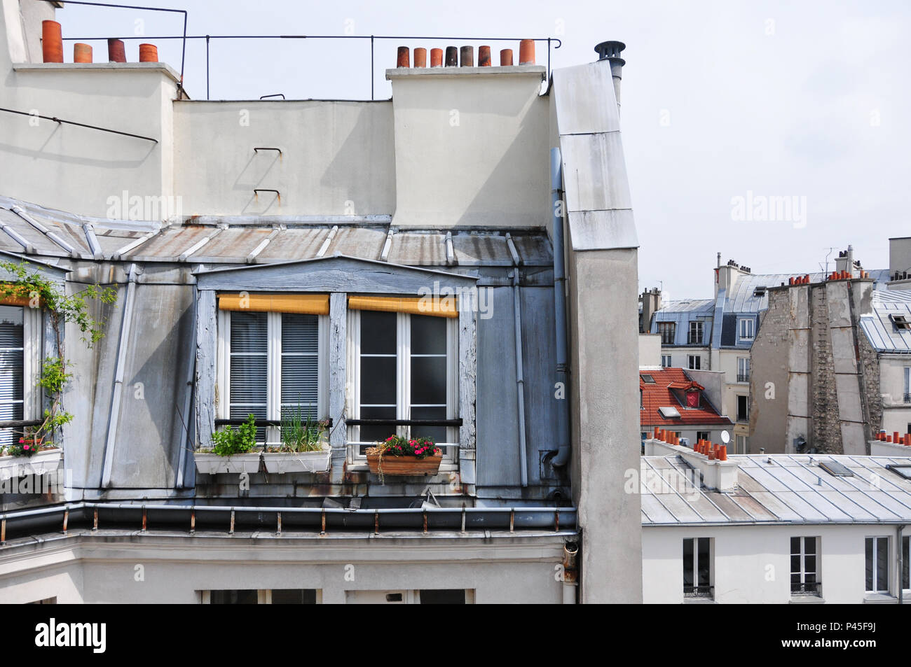 Typical houses in paris hi-res stock photography and images - Alamy