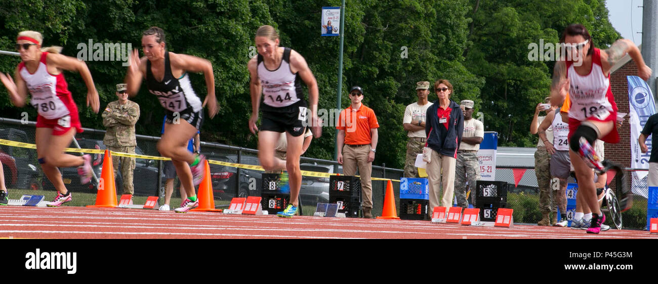 U.S. Marine Corps veterans Sarah Rudder, right, and Jessica Rose ...