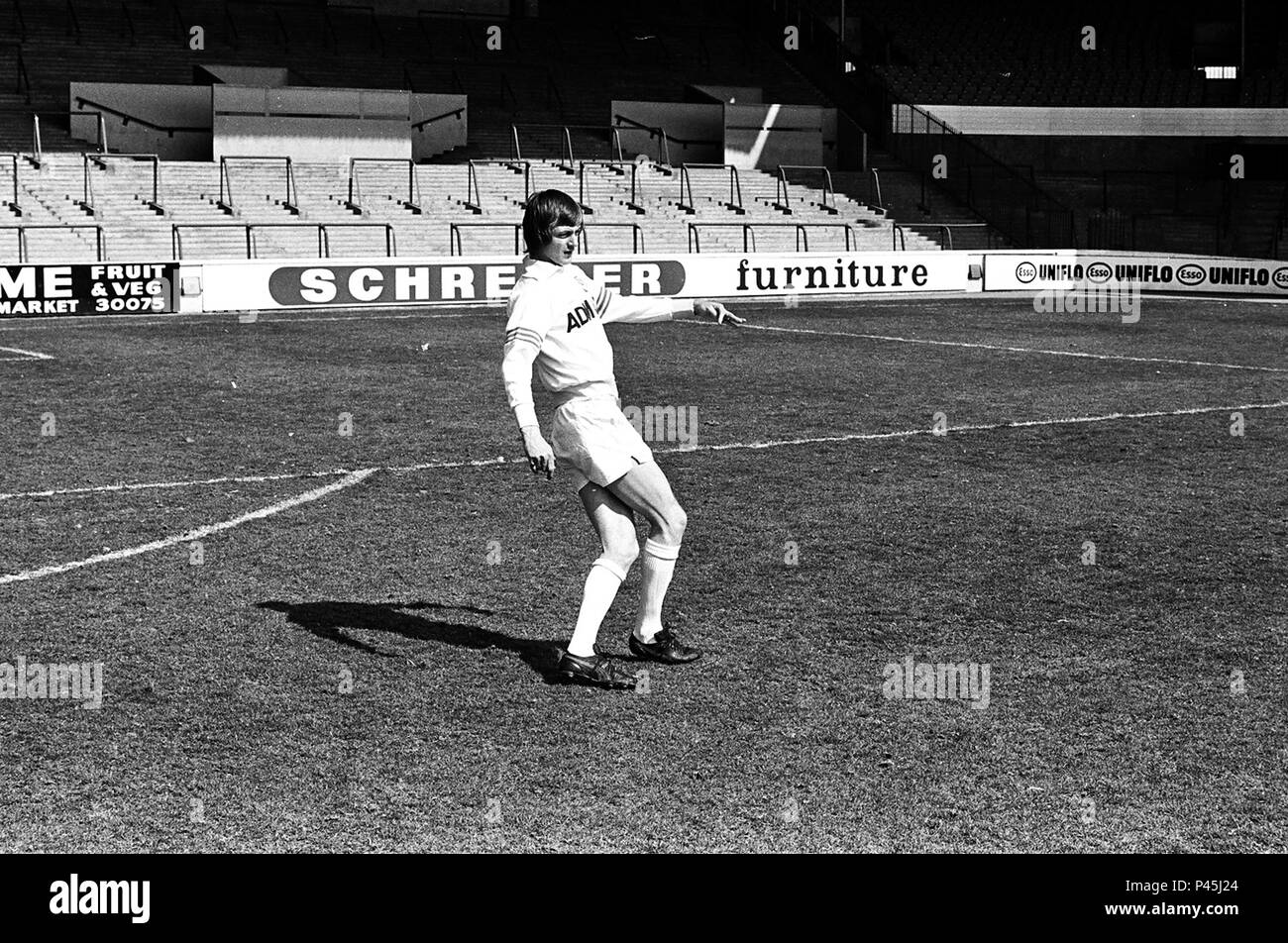 Allan Clarke training 1974 Leeds United Stock Photo - Alamy