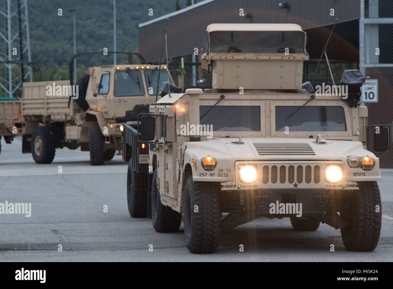Soldiers from the Arizona Army National Guard’s 3666th Support ...