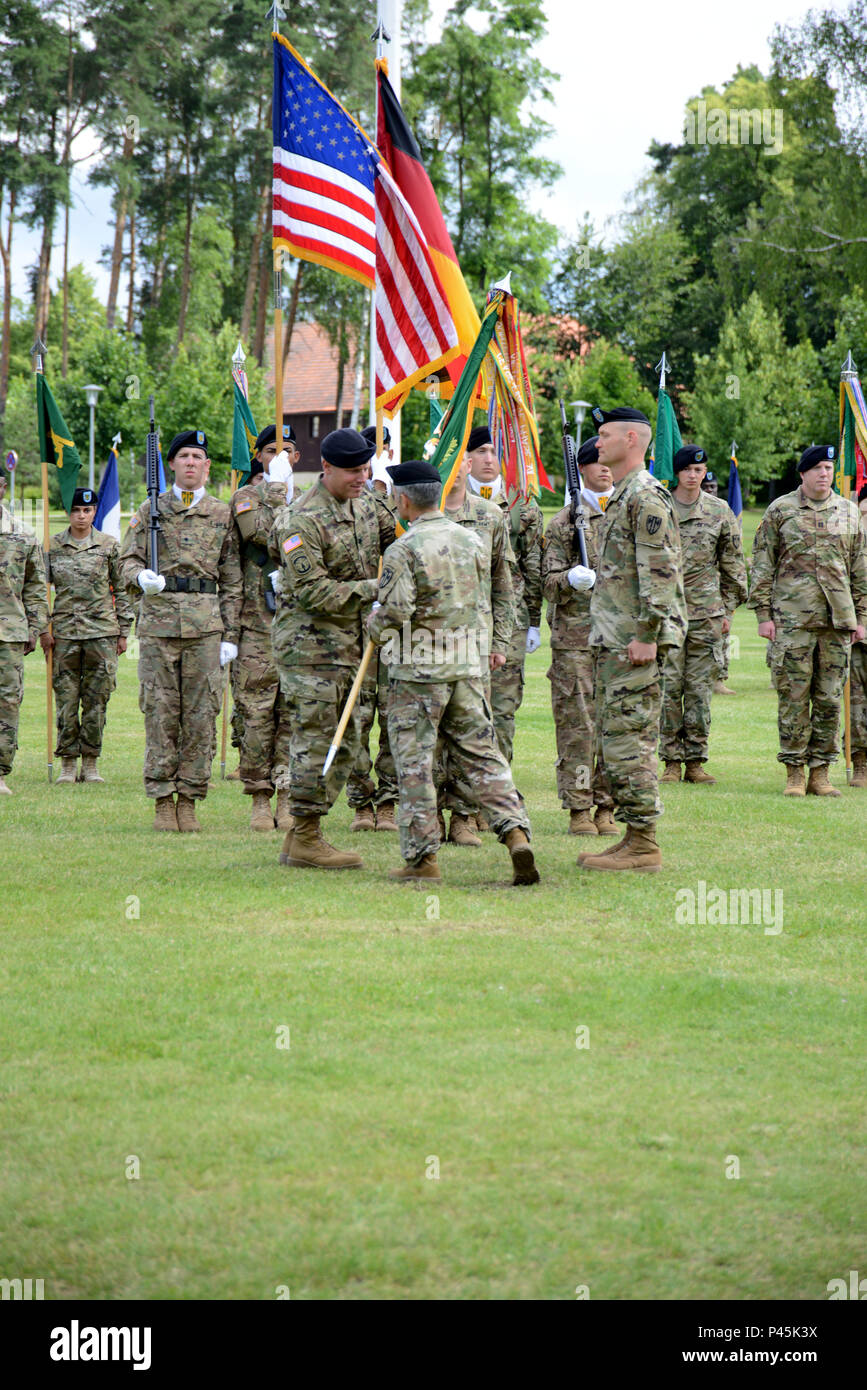 The 709th Military Police Battalion holds a Change of Command Ceremony ...
