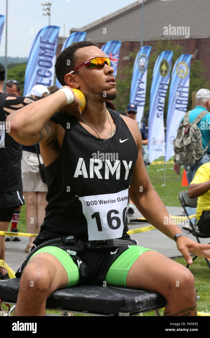 U.S. Army Veteran, Sgt. Blake Johnson, of Honolulu, Hawaii, competes in ...