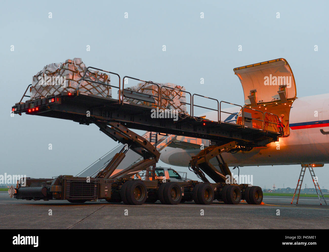 Airmen load cargo pallets from a Boeing 757 onto a 60k Tunner at Yokota ...