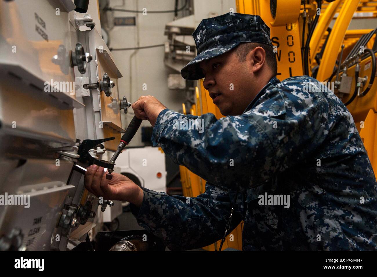 160628-N-YL257-014 PORTSMOUTH, Va. (June 28, 2016) Aviation Support ...